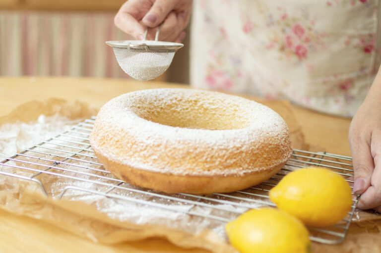 Italian Word of the Day: Ciambella (donut / ring-shaped cake) - Daily ...