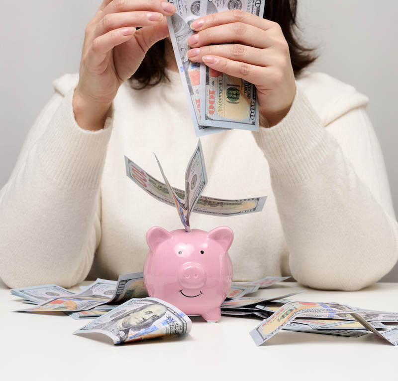 Italian Idiom: Avere le braccine corte (to be stingy) - Daily Italian Words